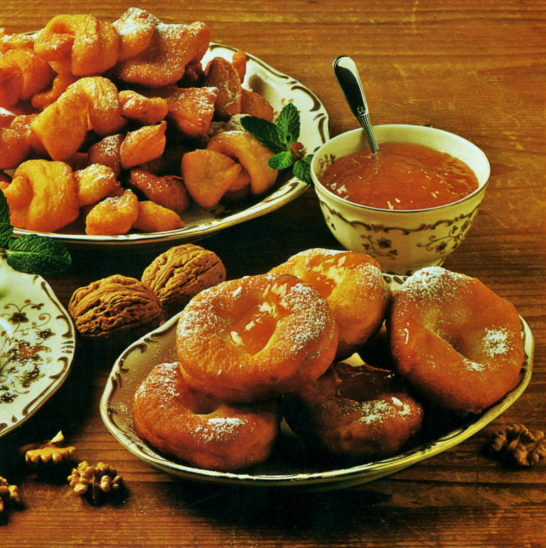 Hungarian recipes: Twists (forgácsfánk) - ItsHungarian :)